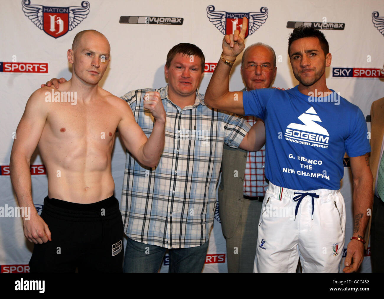 Matthew Hatton (left) and Italy's Gianluca Branco pose for the media ...