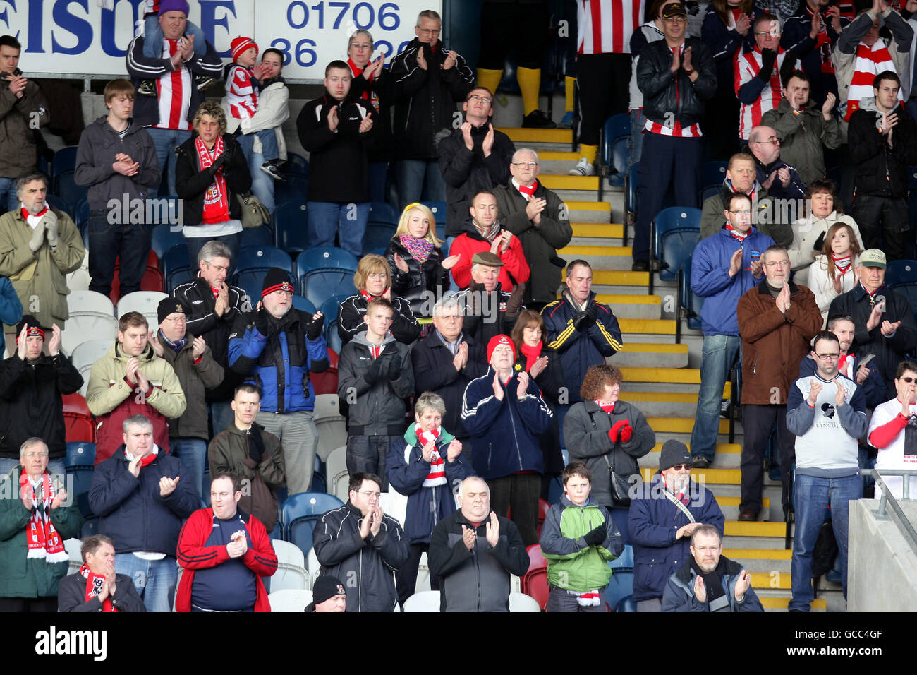 Lincoln City fans show their respect for former manager Keith Alexander ...