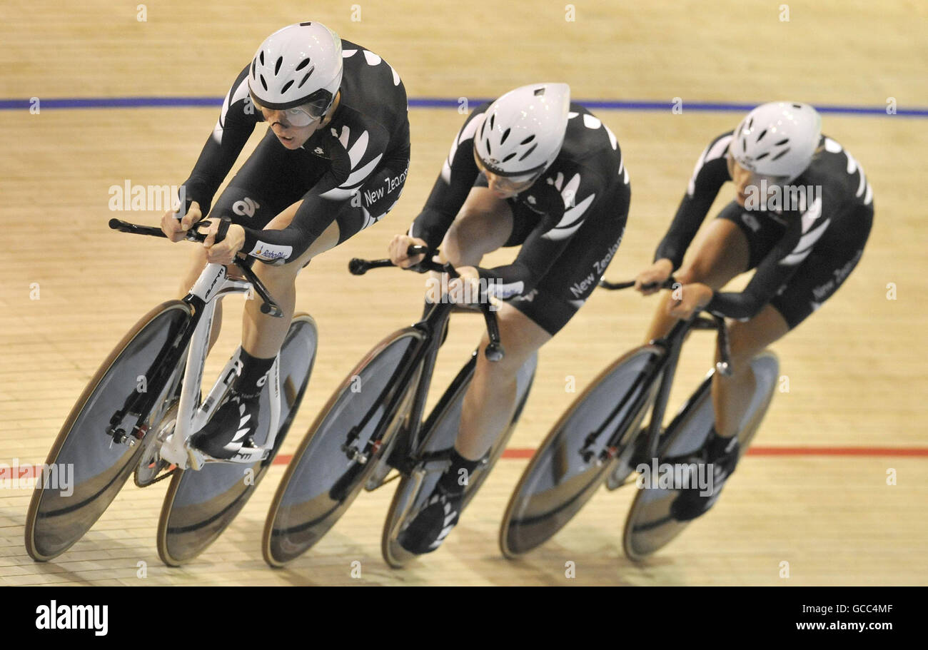 New Zealand's Rushlee Buchanan, Lauren Ellis and Alison Shanks ride to ...