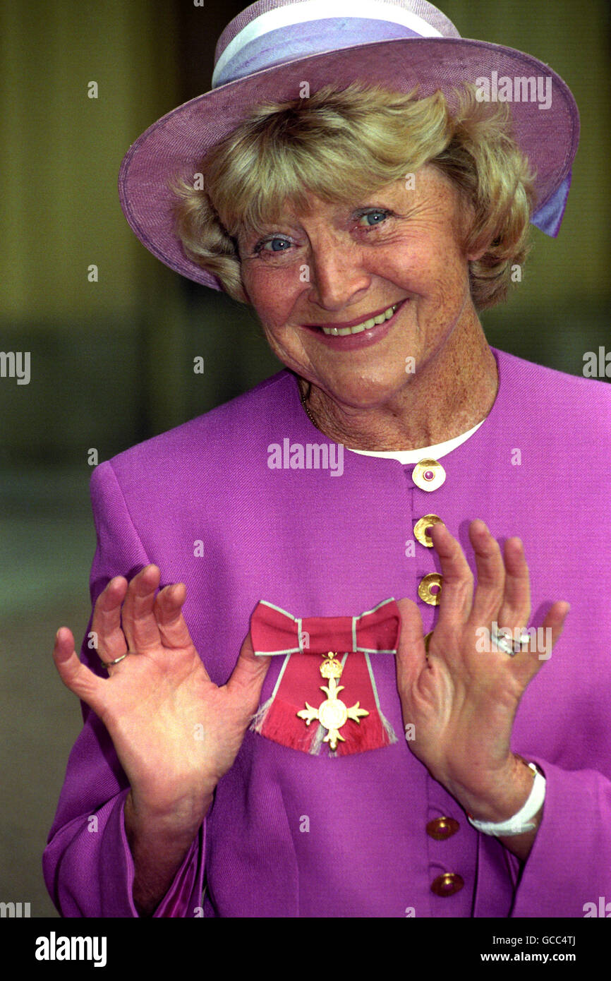 ACTRESS DORA BRYAN AT BUCKINGHAM PALACE AFTER RECEIVING HER OBE FROM ...
