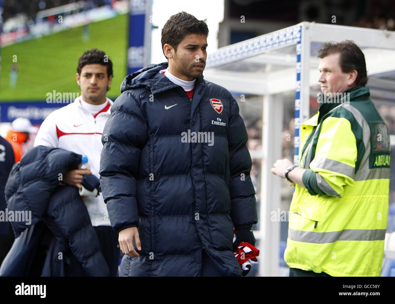 Arsenal's Eduardo da Silva makes his way to the bench prior to kick off ...