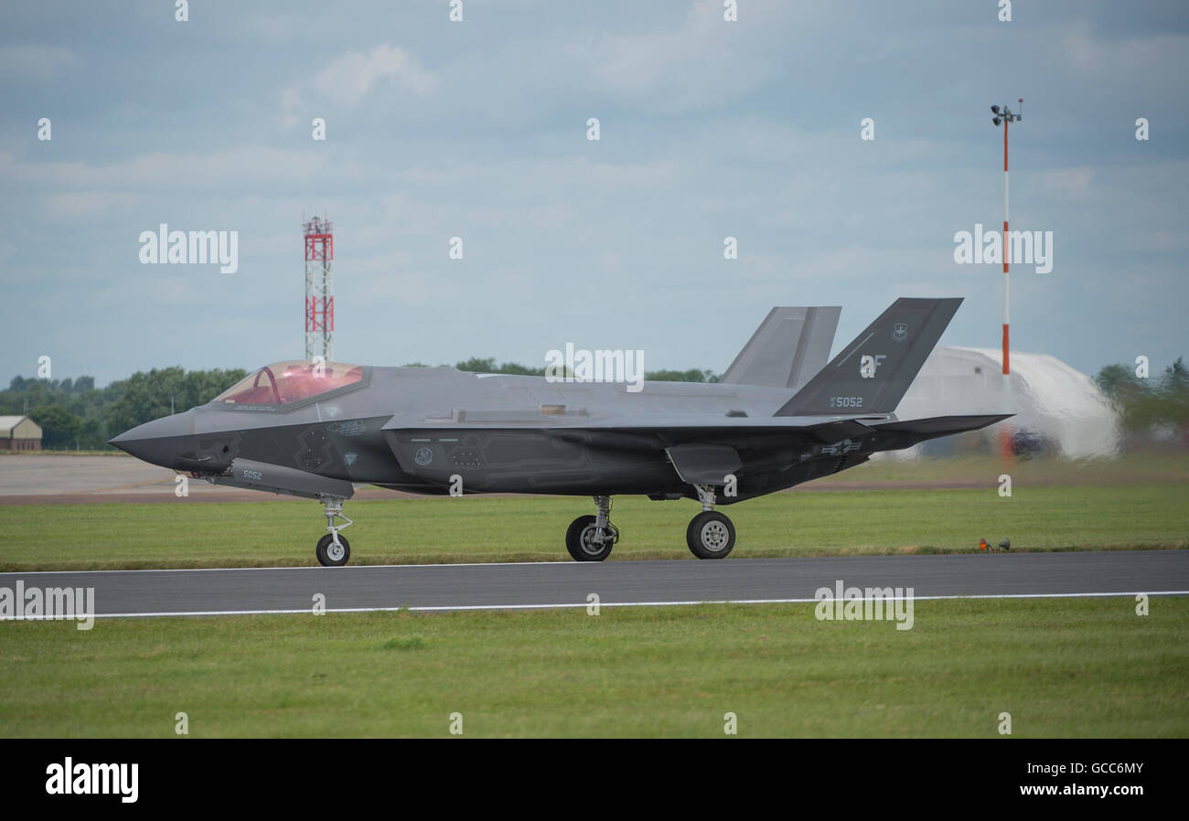Raf lightning supersonic jet fighter hi-res stock photography and ...