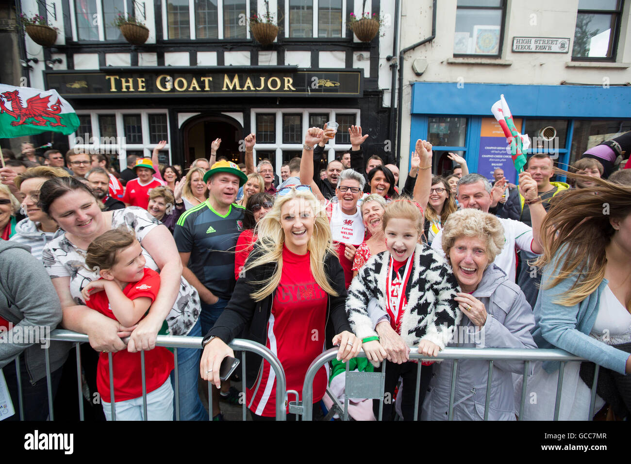 Welsh Football Fans High Resolution Stock Photography and Images - Alamy