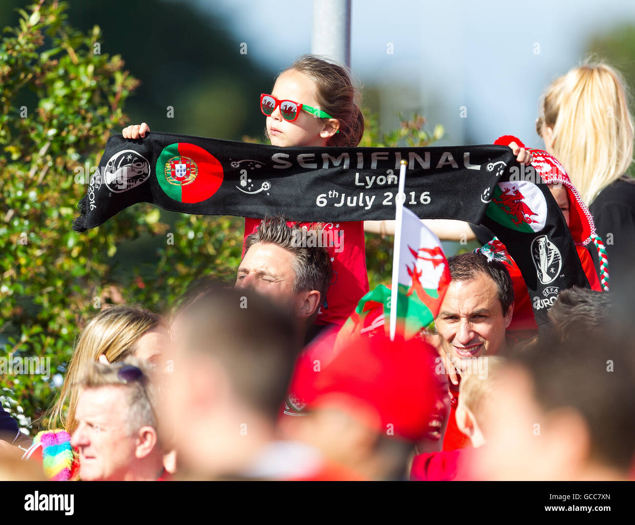 Welsh Football Team 2016 High Resolution Stock Photography and Images ...