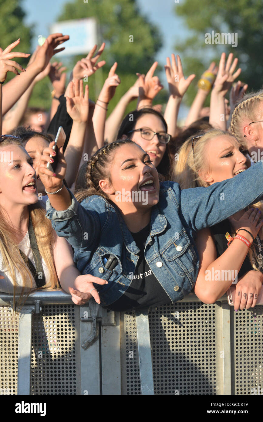 Crowd at the wireless festival hi-res stock photography and images - Alamy