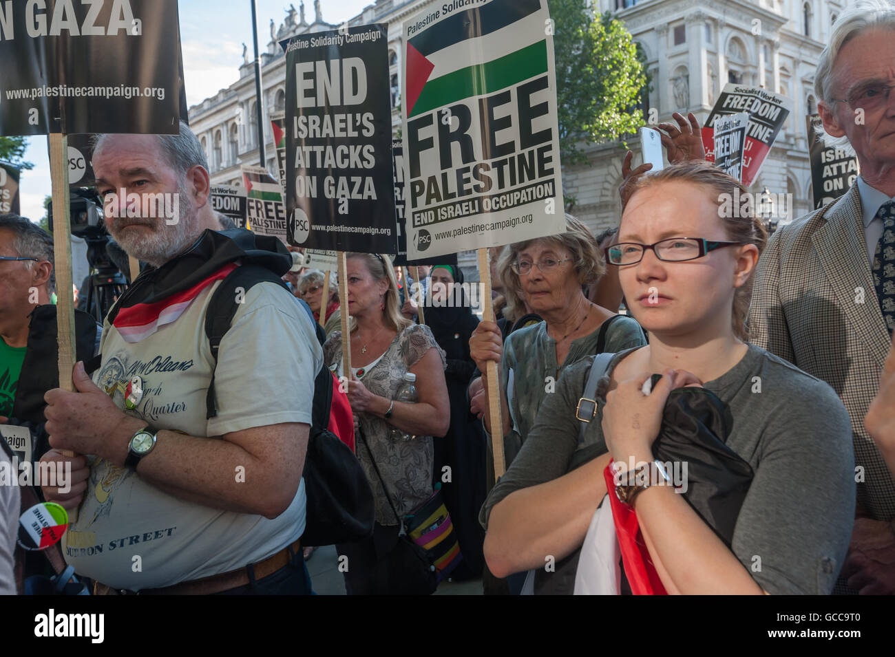 Palestine people moving gaza hi-res stock photography and images - Alamy