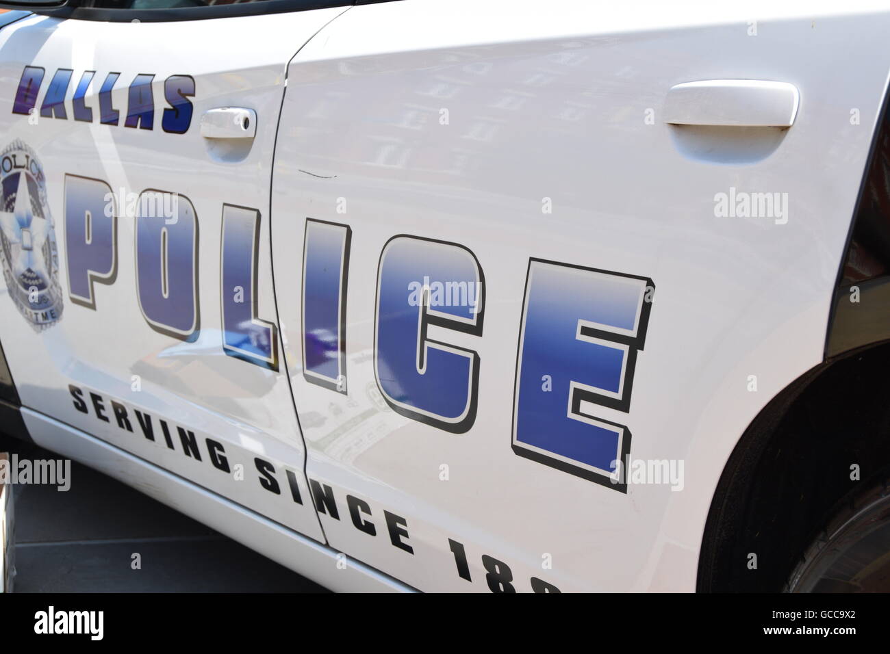 Dallas, Texas, USA. 8th July, 2016. Police car oustide Dallas Police ...