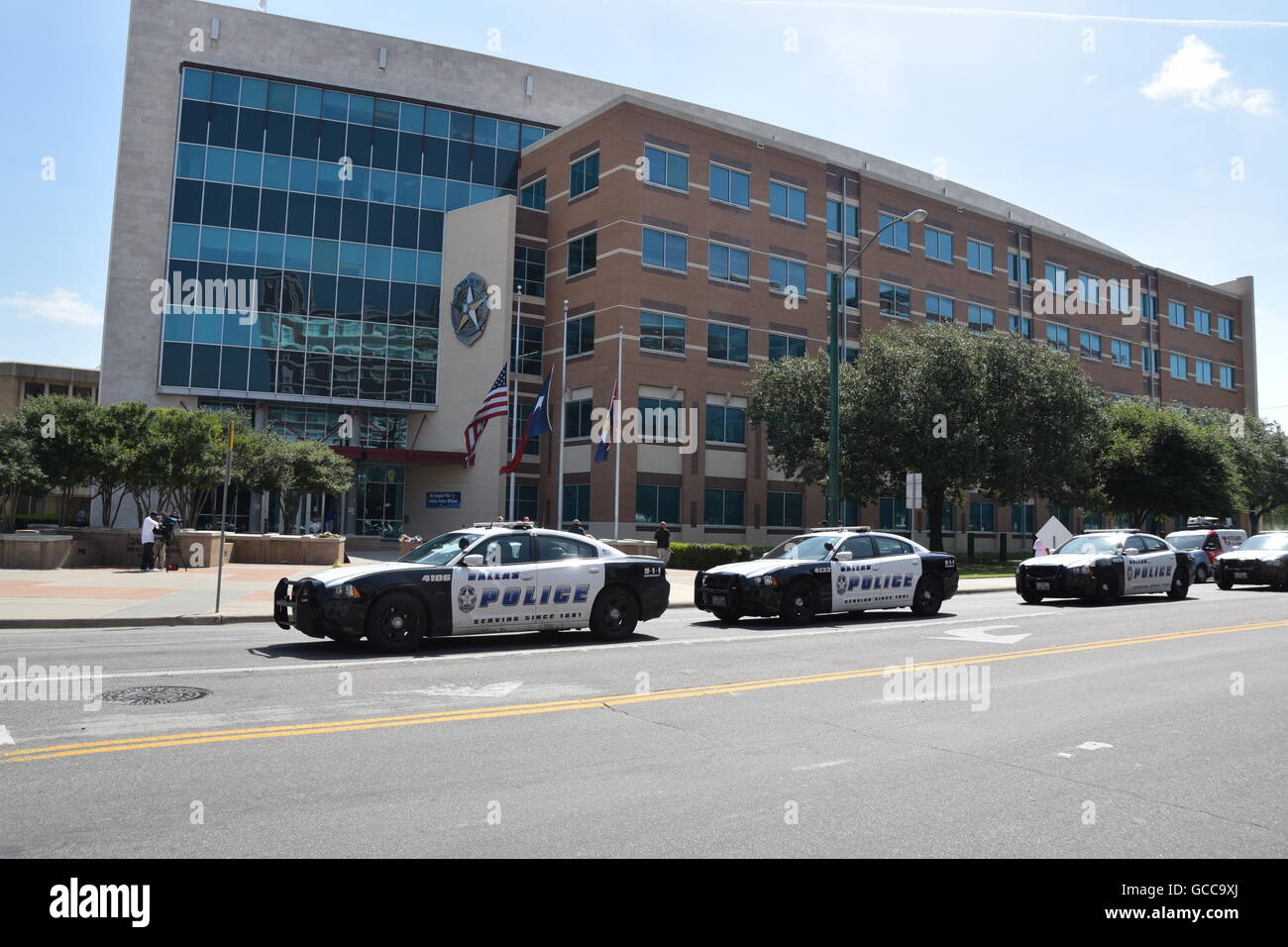 Dallas, Texas, USA. 8th July, 2016. Procession of police cars outside ...
