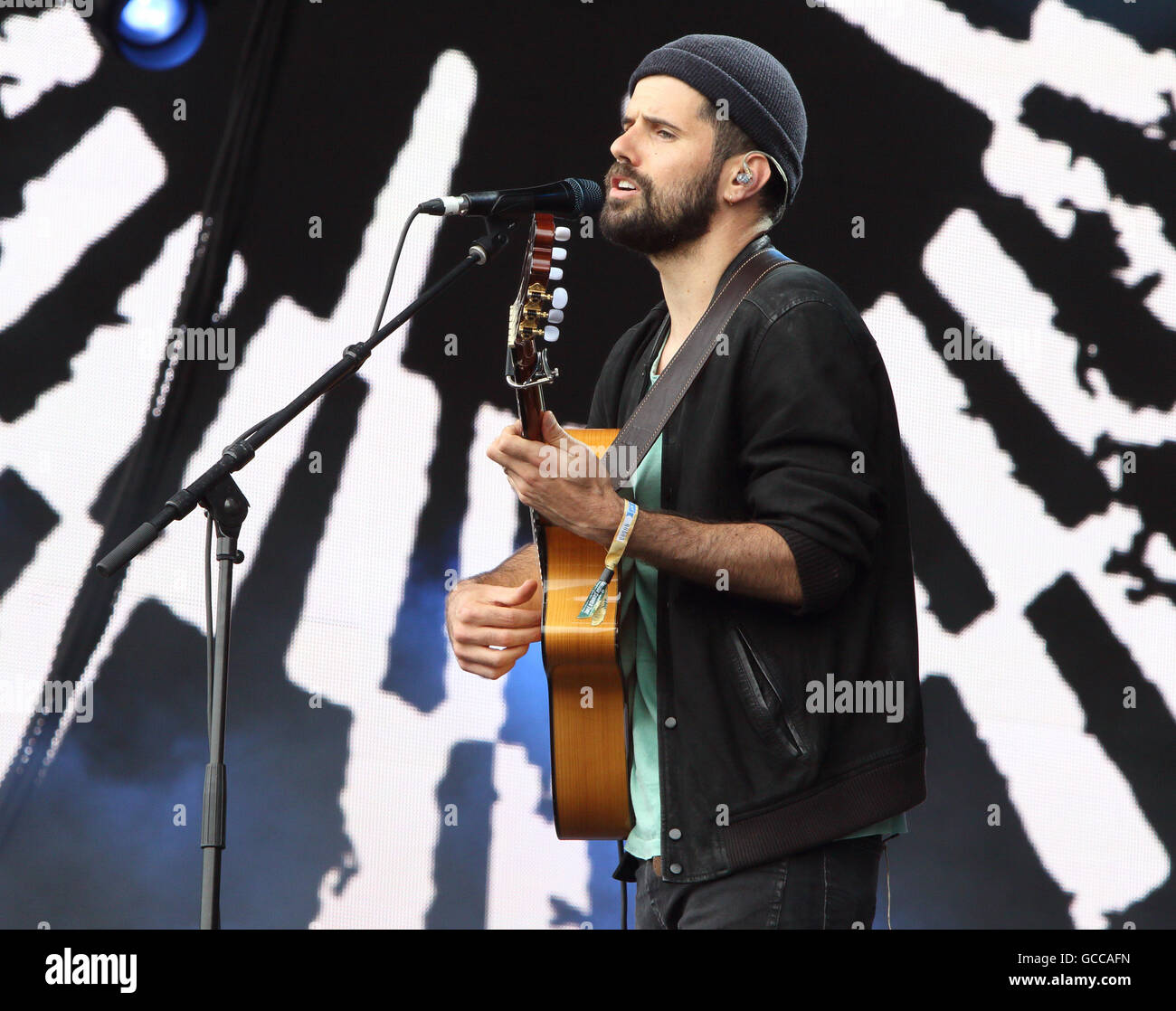 Nick mulvey singer hi-res stock photography and images - Alamy