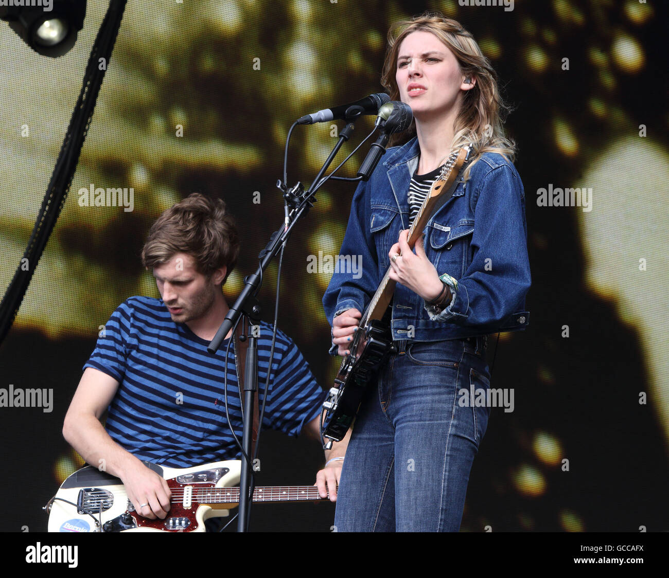 Ellie rowsell on stage hi-res stock photography and images - Alamy