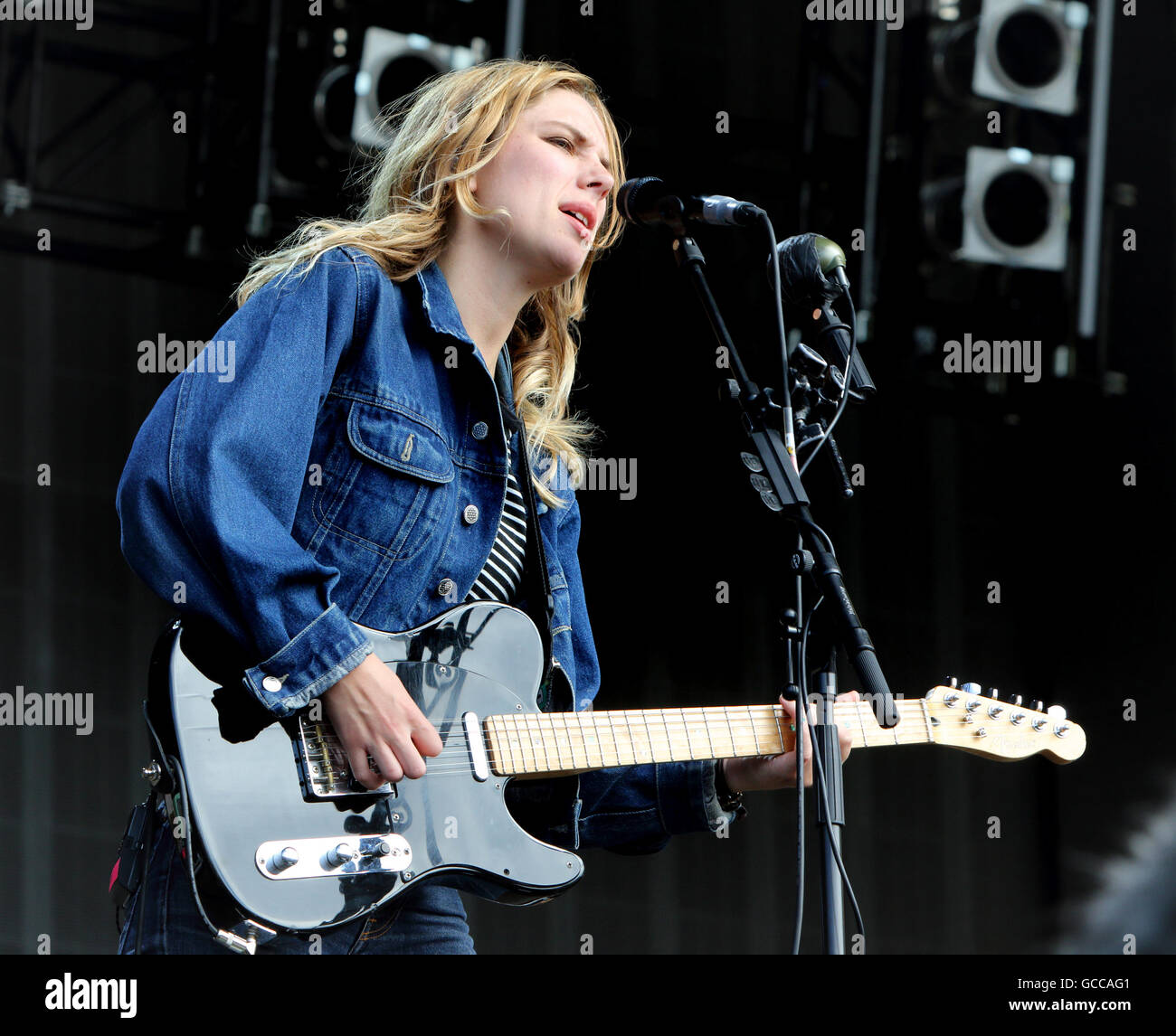 Ellie Rowsell Stock Photos & Ellie Rowsell Stock Images - Alamy