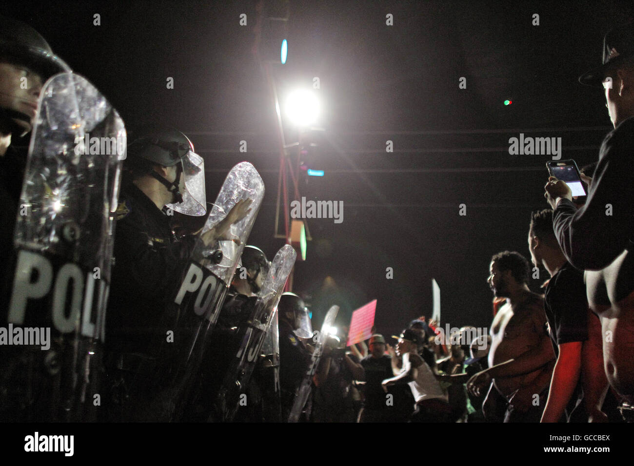 Police usa riot block hi-res stock photography and images - Alamy