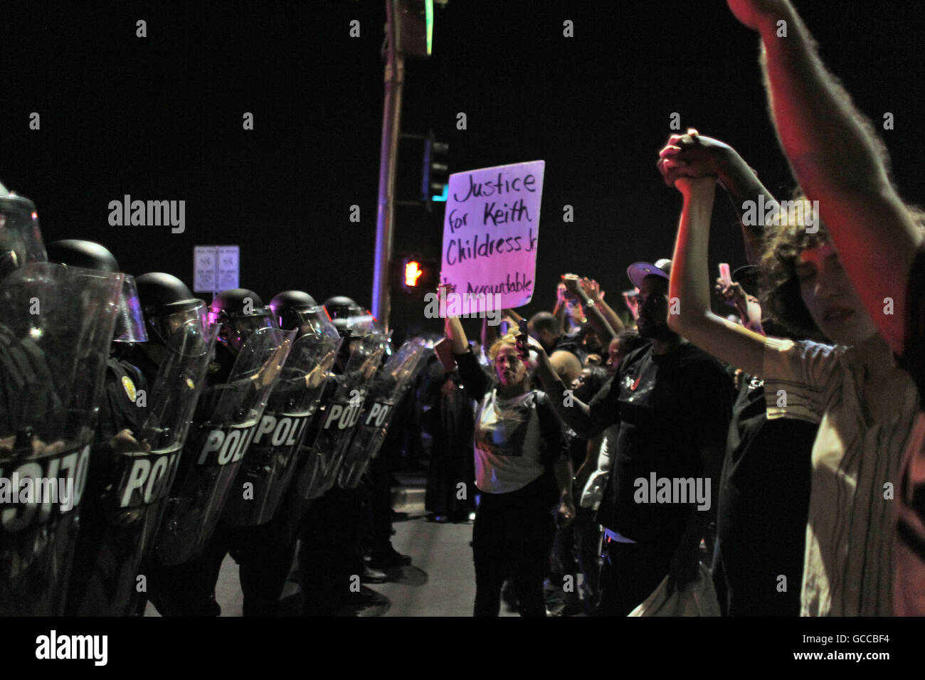 Phoenix, Arizona, USA. 9th July, 2016. Police in riot gear block a ...