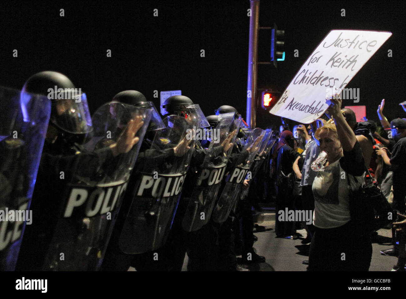 Phoenix, Arizona, USA. 9th July, 2016. Police in riot gear block a ...