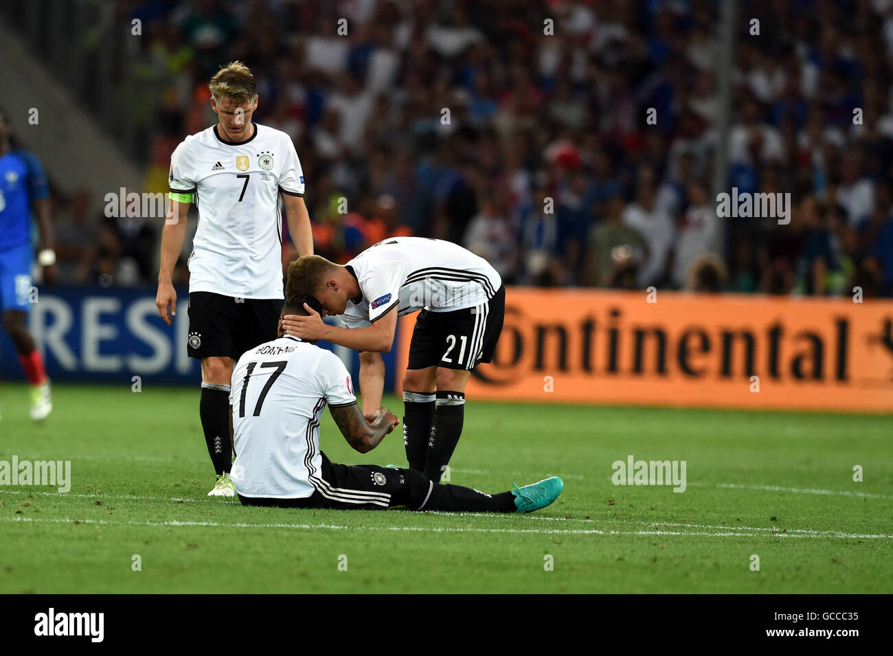 (L-R) Bastian Schweinsteiger, Jerome Boateng, Joshua Kimmich (GER ...