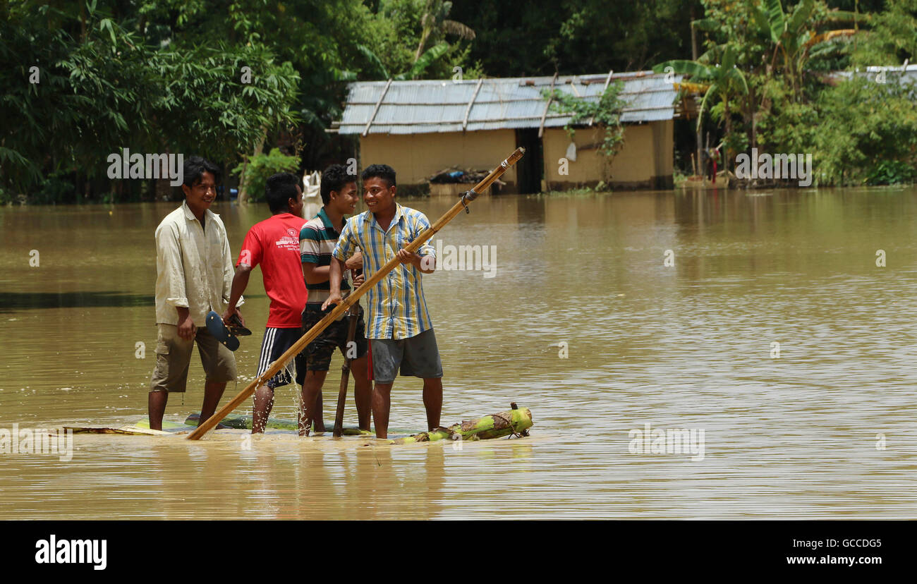 Jorhat, Indian northeastern state of Assam. 9th July, 2016. Villagers ...