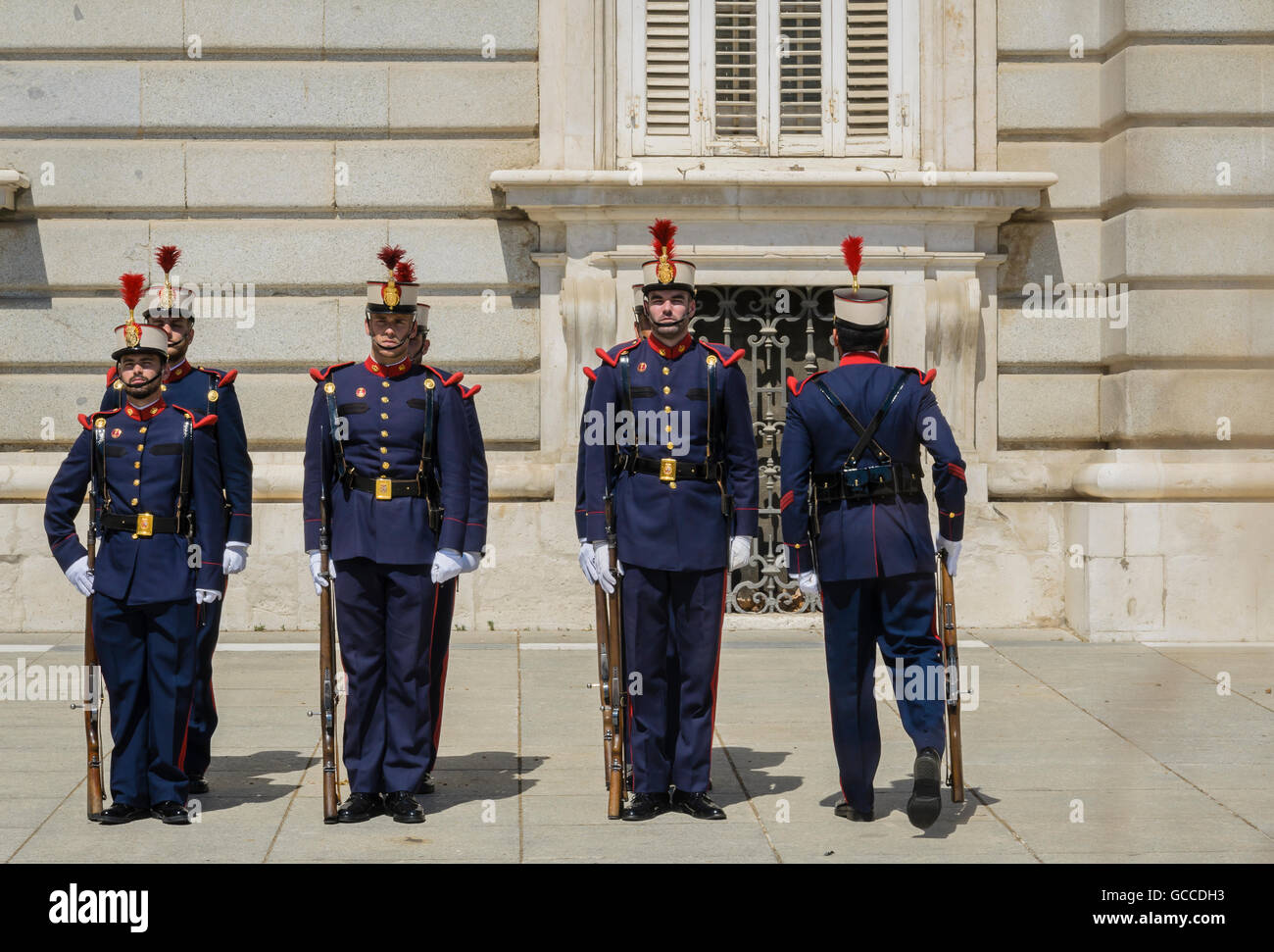 Spanish army soldiers during parade hi-res stock photography and images ...