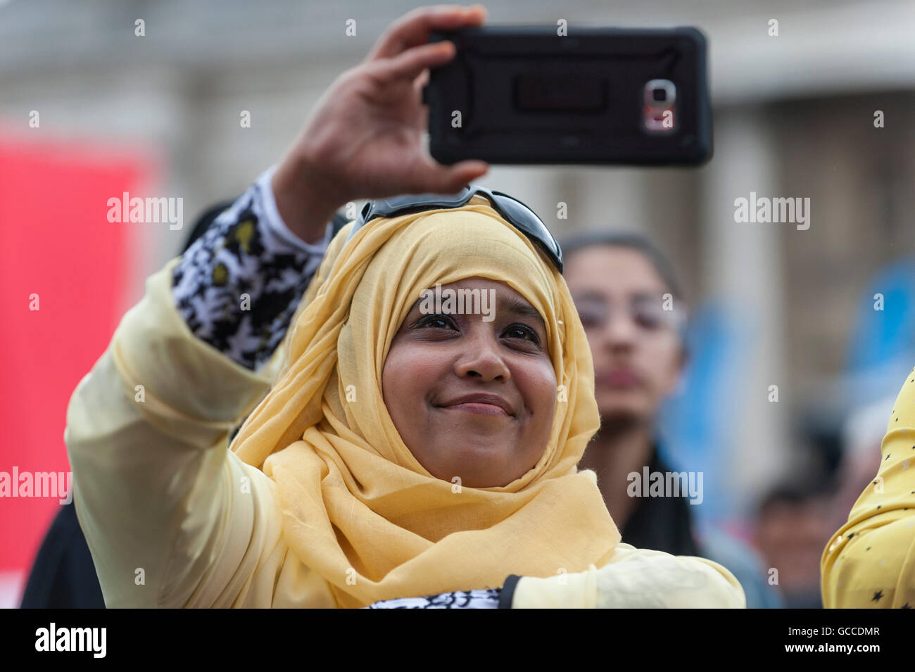 Muslims in london hi-res stock photography and images - Alamy