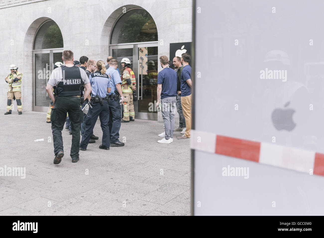 Berlin, Germany. 9th July, 2016. The Apple store on Berlin's ...