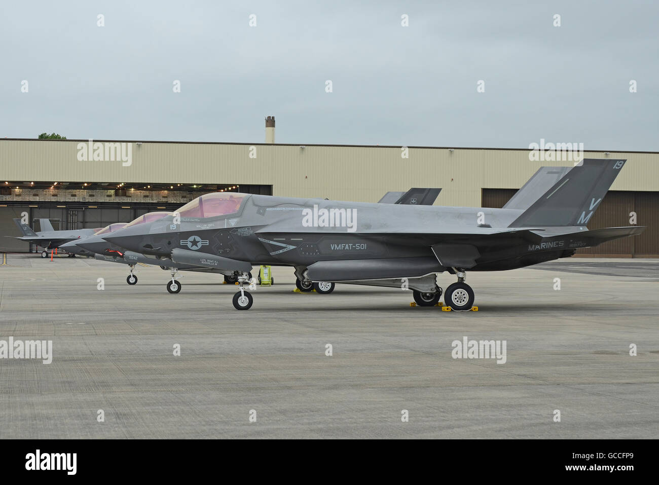 Lockheed Martin F-35 Lightning II fighter jets lined up at RAF Fairford ...