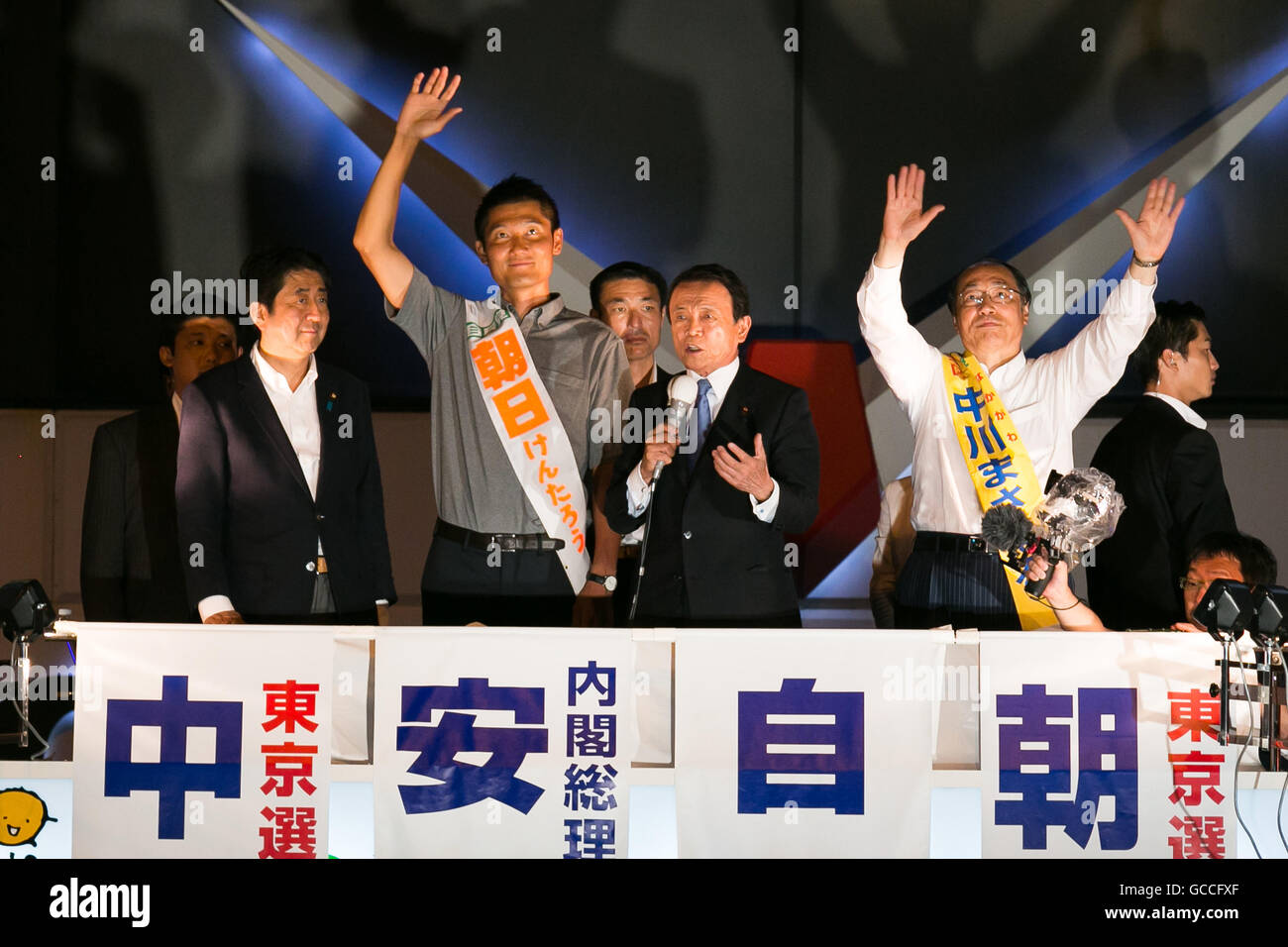 (L to R) Shinzo Abe, leader of the Liberal Democratic Party and Prime ...