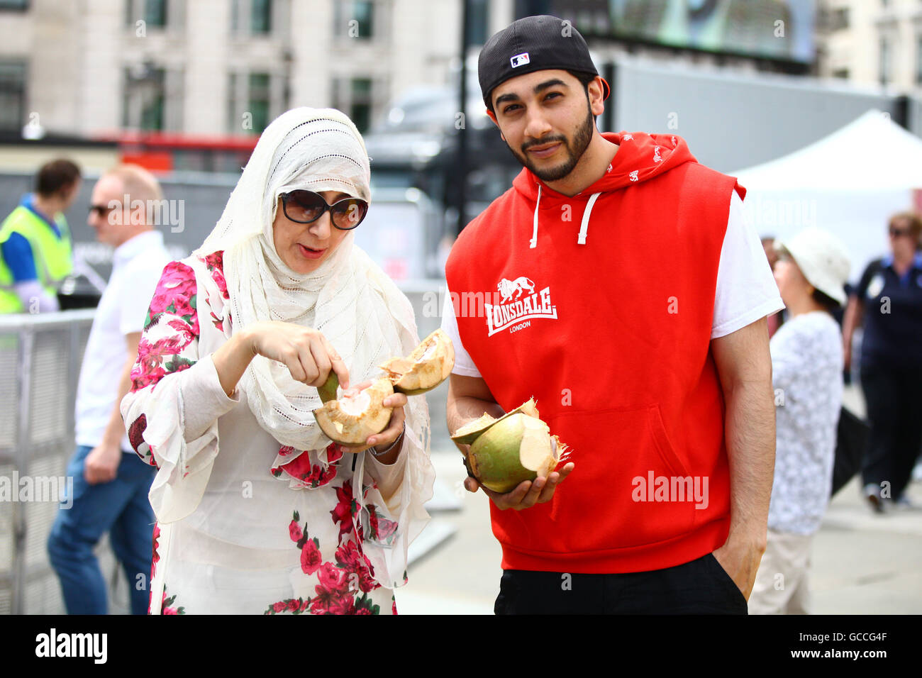 9 ladies dancing hi-res stock photography and images - Alamy