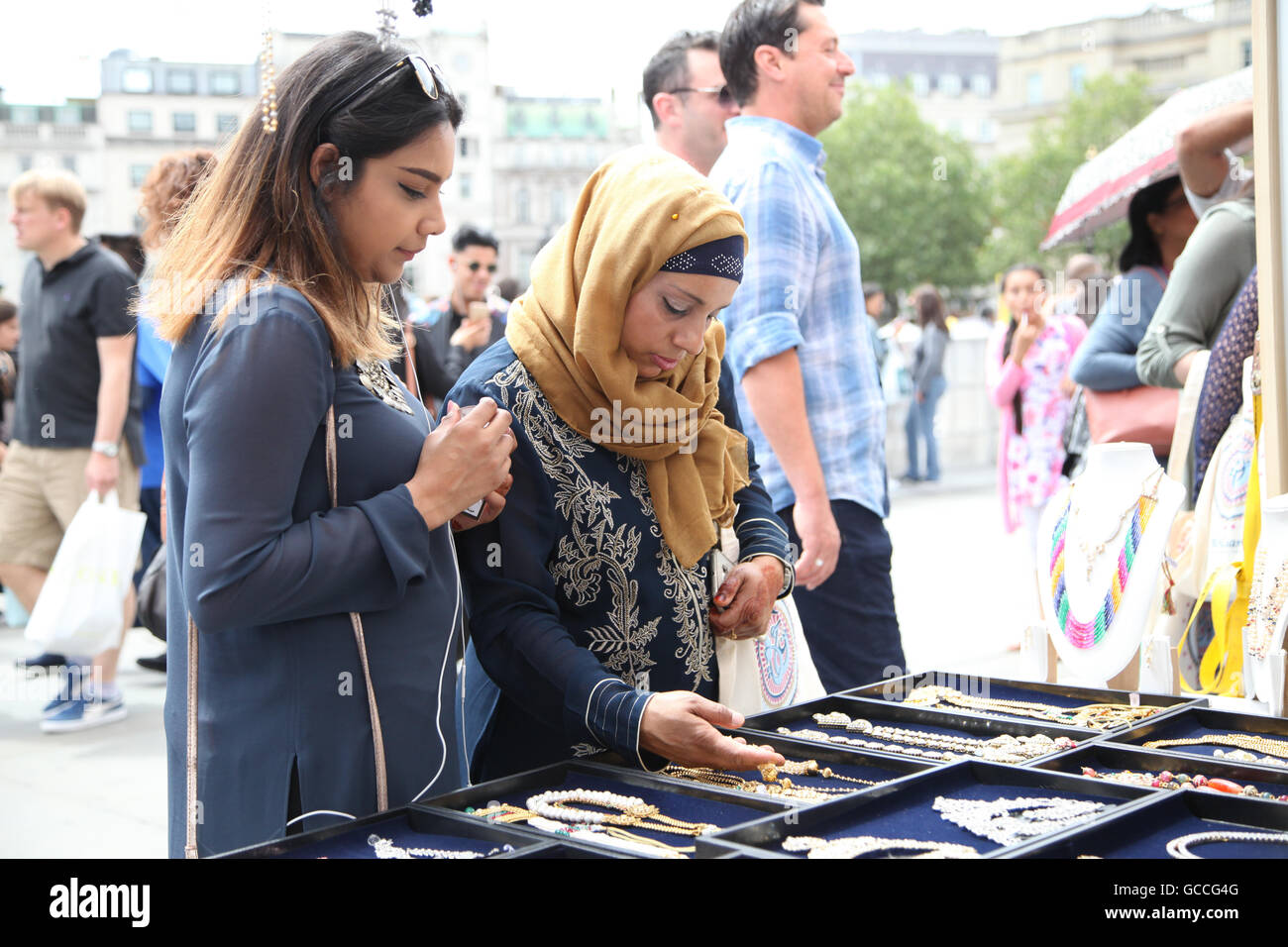 9 ladies dancing hi-res stock photography and images - Alamy
