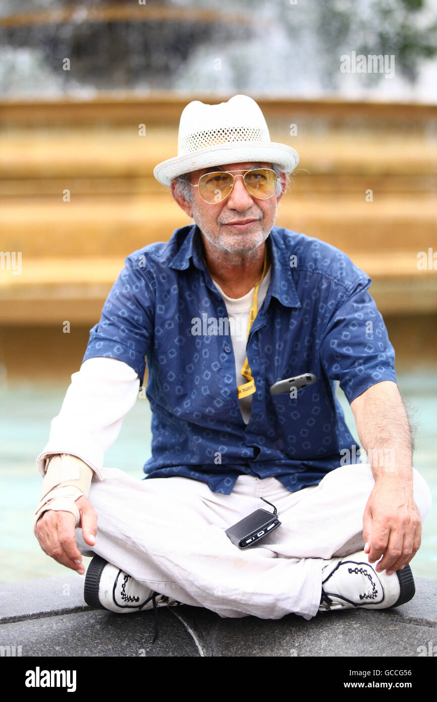 9 ladies dancing hi-res stock photography and images - Alamy