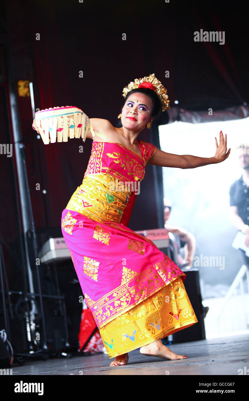 Asian muslims dance hi-res stock photography and images - Alamy