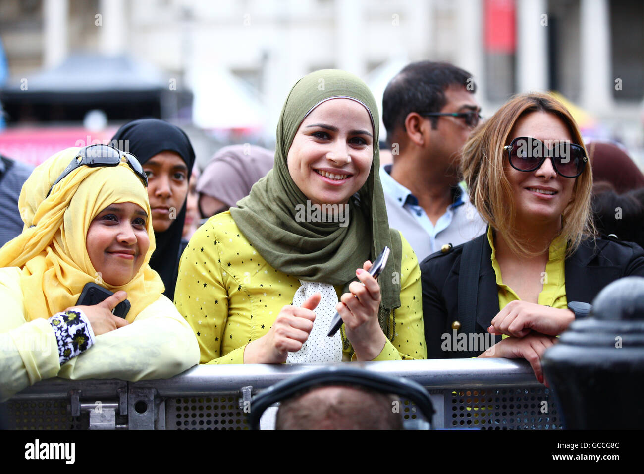 9 ladies dancing hi-res stock photography and images - Alamy