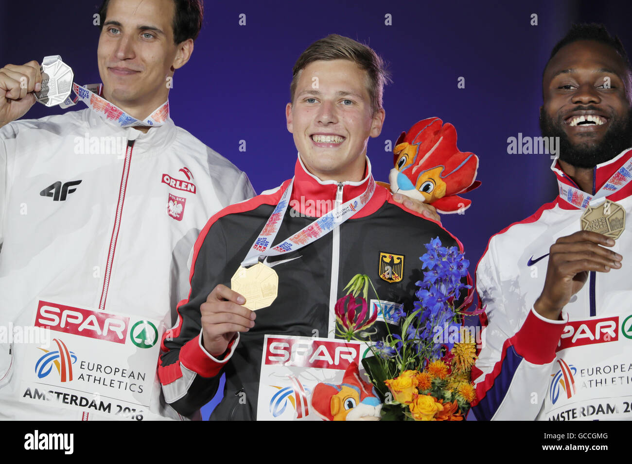 Bronze medallist in the mens triple jump hi-res stock photography and ...