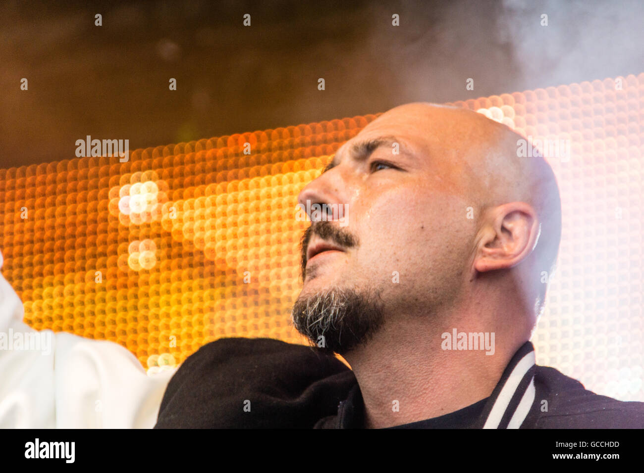 Outside dancefloor hi-res stock photography and images - Alamy