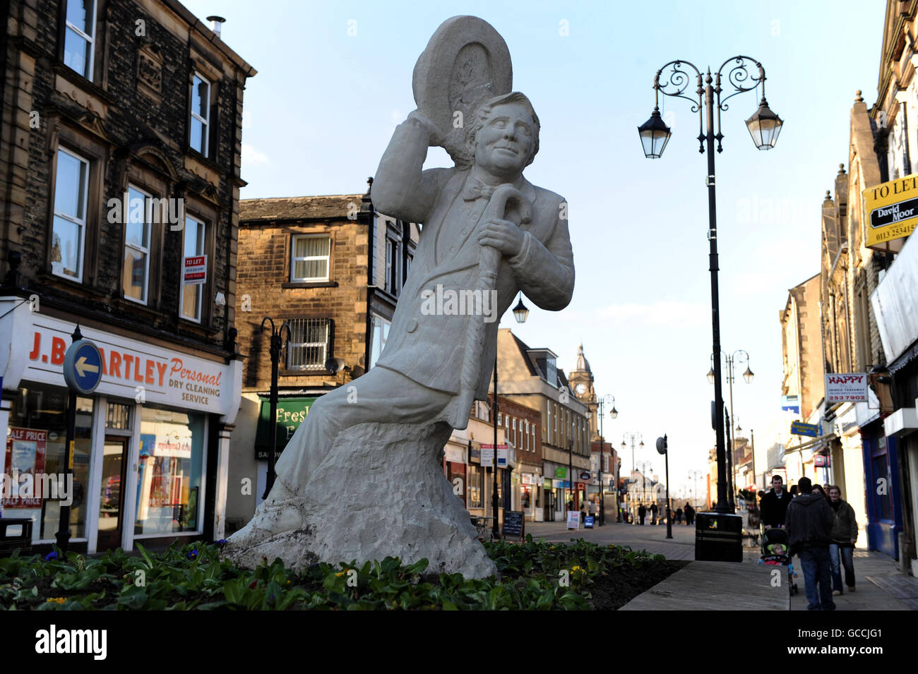 Ernie wise statue hi-res stock photography and images - Alamy