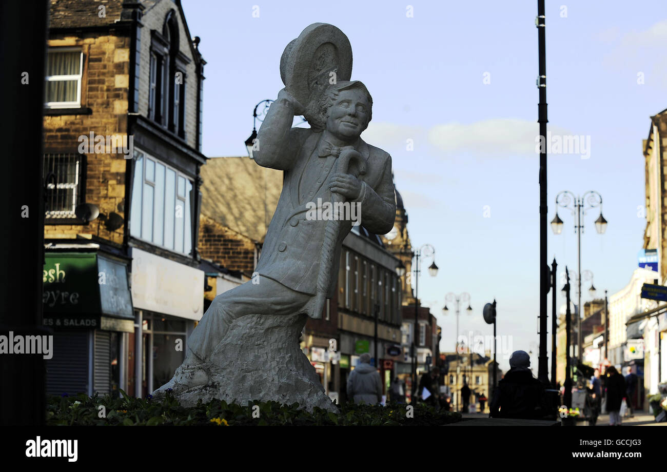 The statue of comedian ernie wise hi-res stock photography and images ...