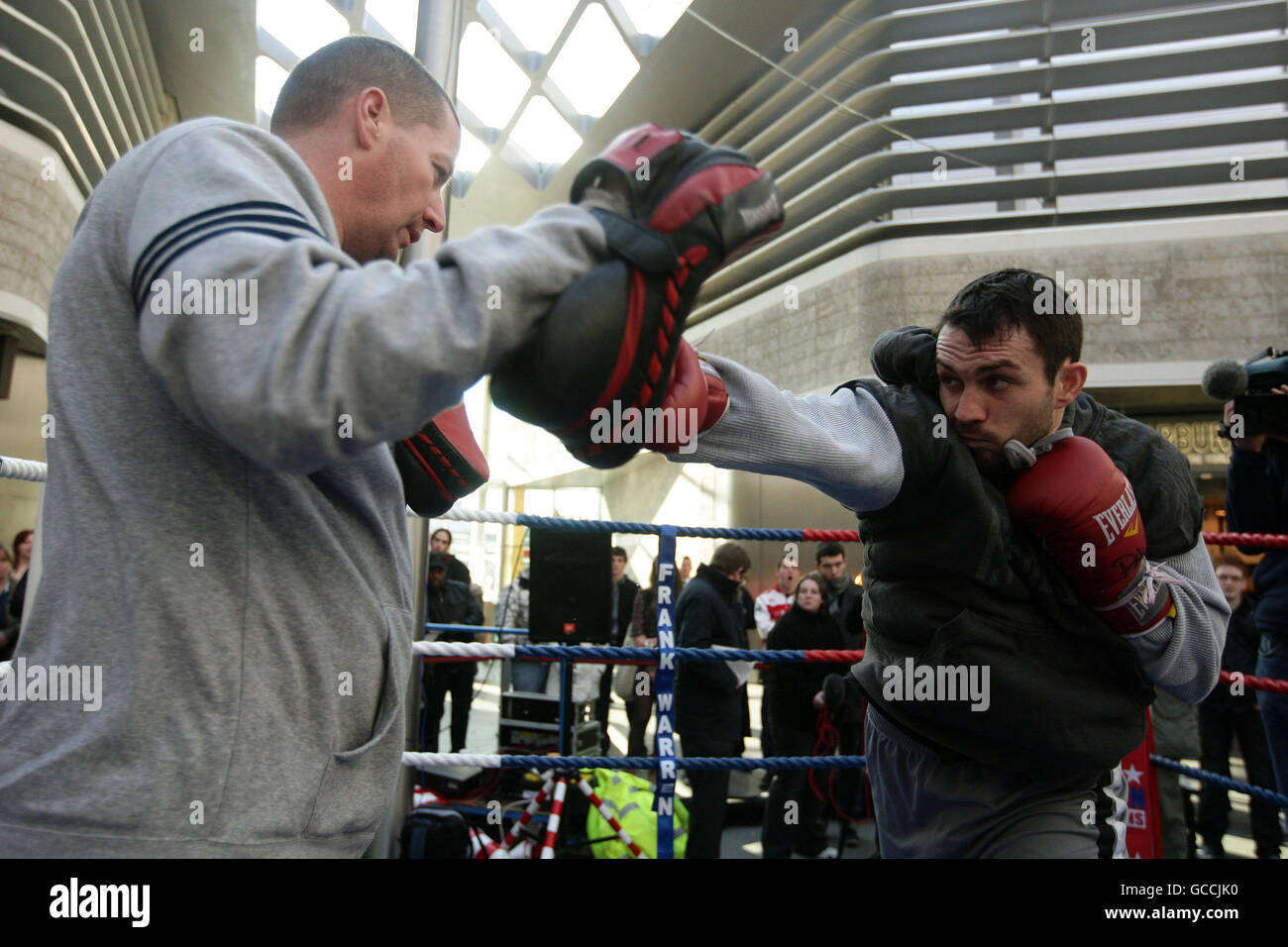 Boxing - Public Work Out - Liverpool One Shopping Centre Stock Photo ...