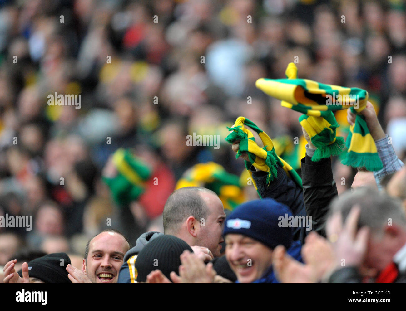 Manchester United fans show their support in the stands Stock Photo - Alamy