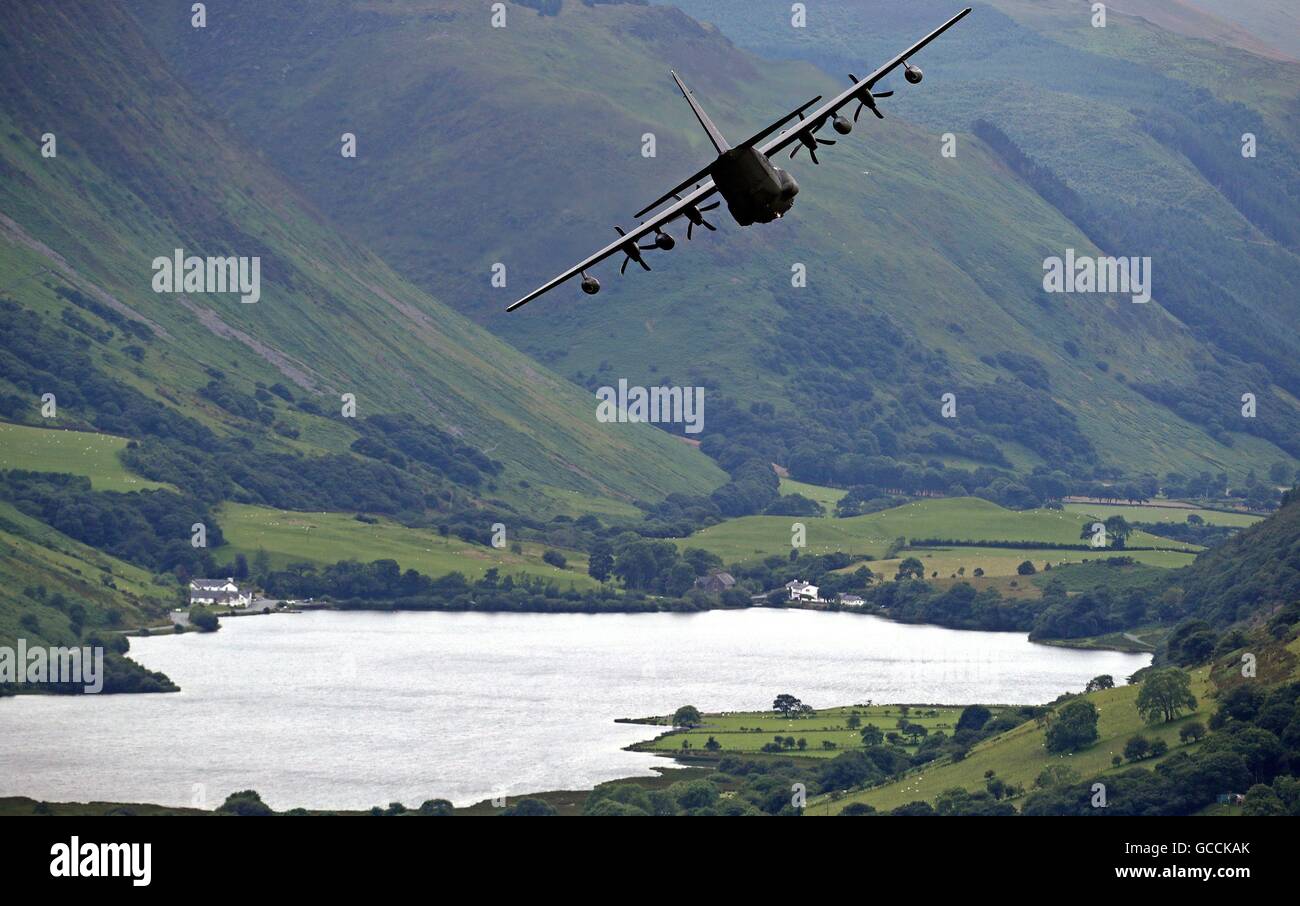 Plane loop hi-res stock photography and images - Alamy