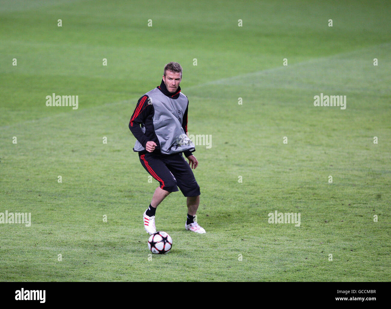 David beckham training session old trafford hi-res stock photography ...