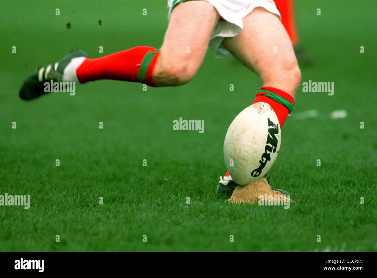 Kicker hi-res stock photography and images - Alamy