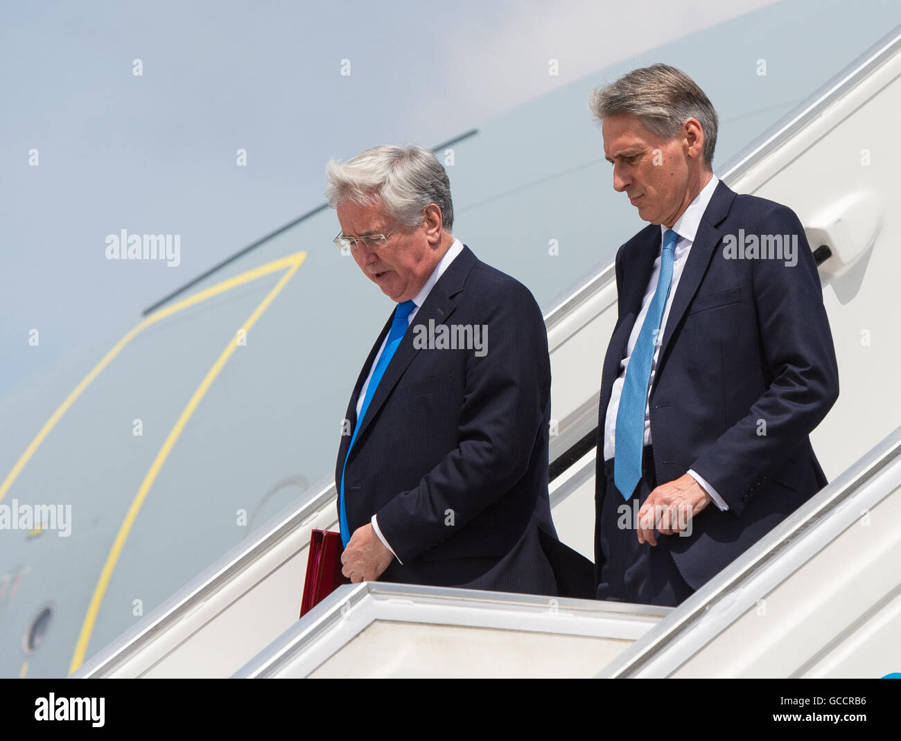 Defence Secretary Michael Fallon (left) and Foreign Secretary Philip ...