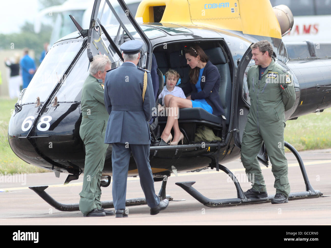 Princess catherine kate middleton prince william royal fairford hi-res ...
