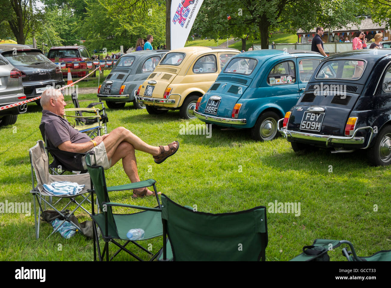 Elderly man asleep next to 1960s Cinquecentos of the Fiat 500 club at ...