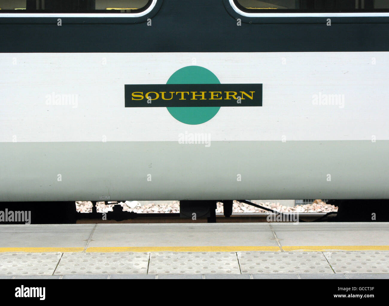 A Southern railway train at London Bridge railway station Stock Photo ...