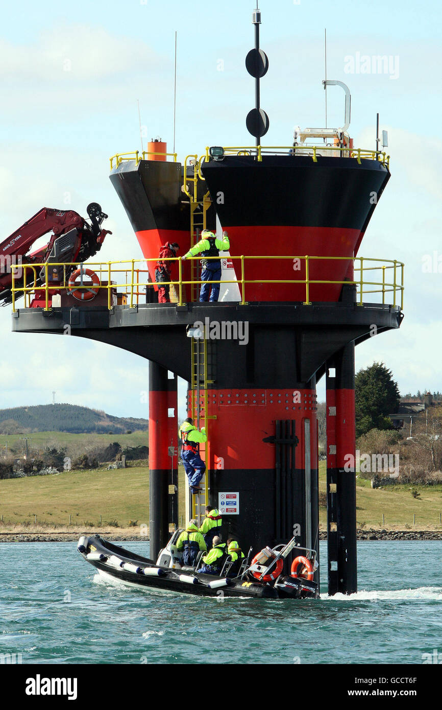 Energy Minister Lord Hunt during his visit to the Marine Current ...