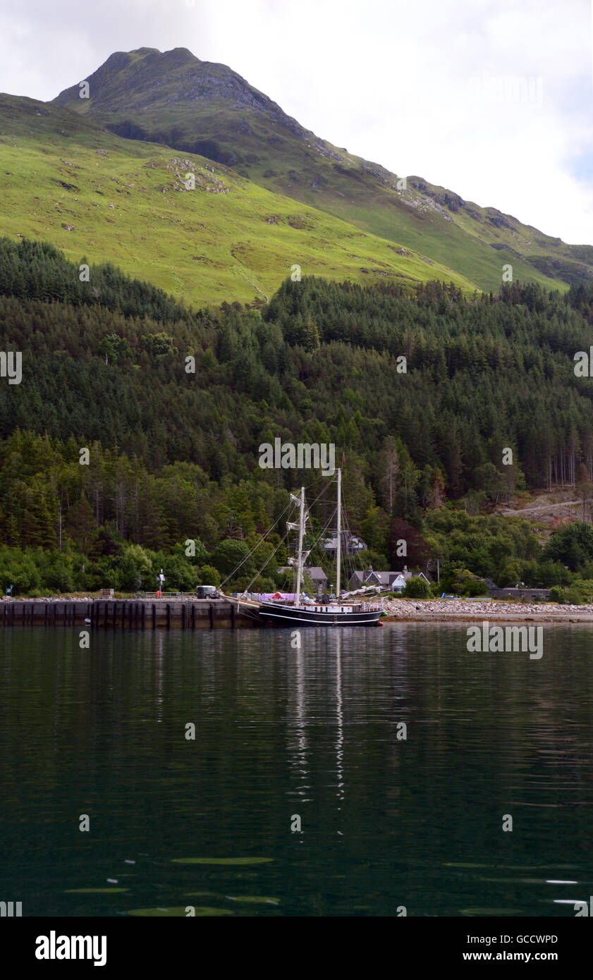 Brigantine rigged sailing ship hi-res stock photography and images - Alamy