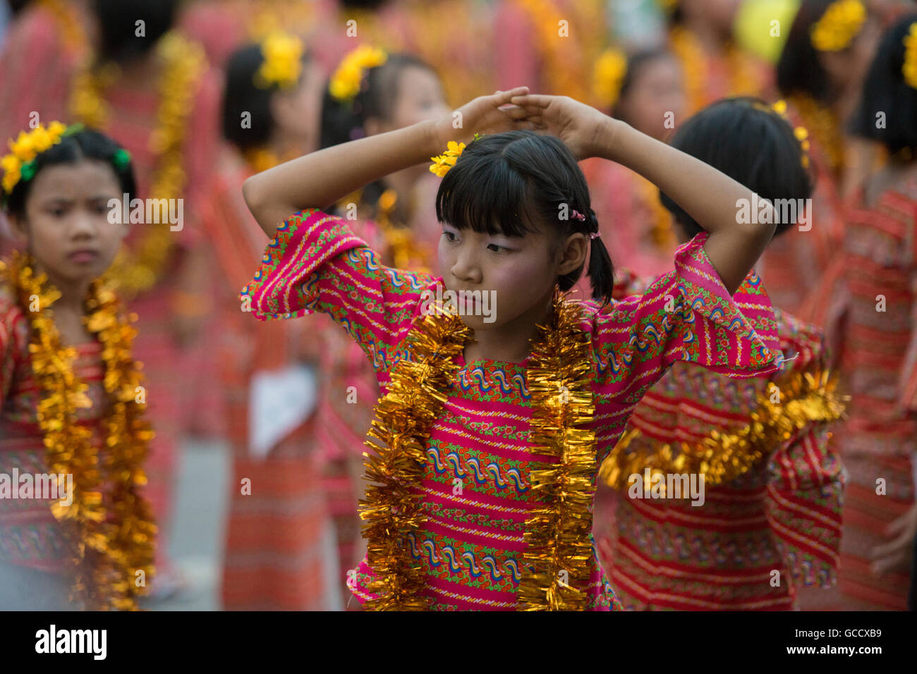 Thingyan girl hi-res stock photography and images - Alamy
