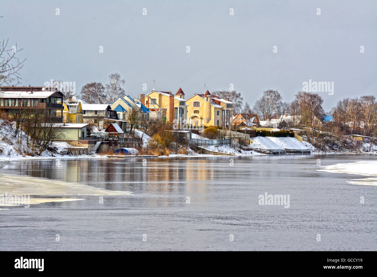 House on the banks of the river Neva Stock Photo - Alamy