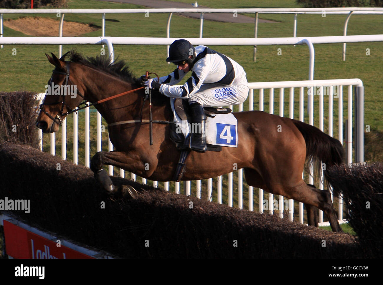 Mr floppy ridden daryl jacob harry crompton novices handicap chase hi ...