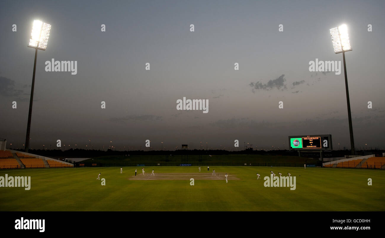 Cricket stadium floodlights hi-res stock photography and images - Alamy