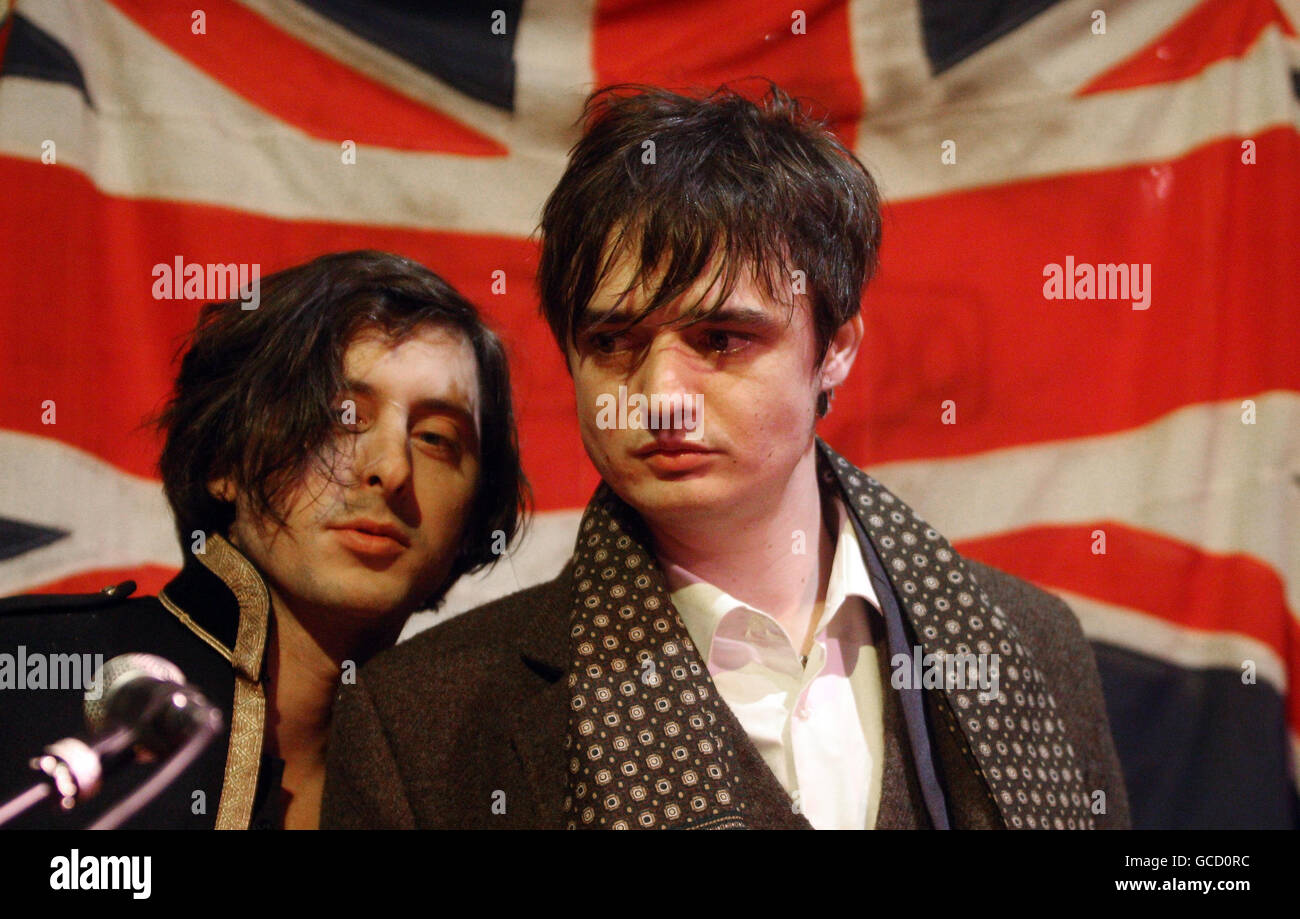 Carl Barat (left) and Pete Doherty playing at Boogaloo in north London ...
